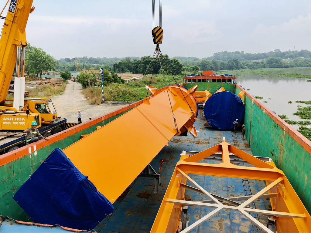 GANTRY CRANE - OKPO SHIPYARD