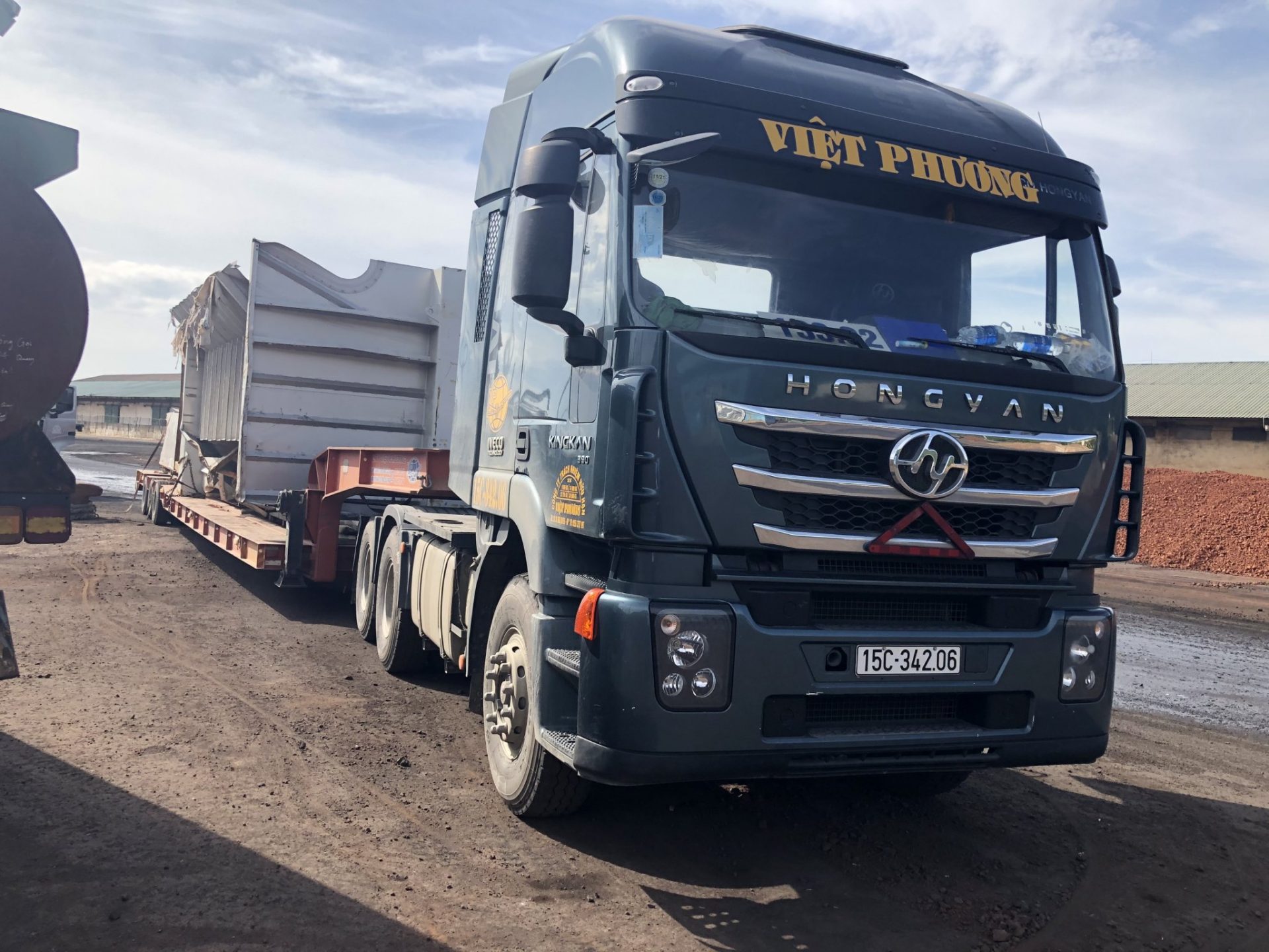 EQUIPMENT AT VUNG ANG PORT AND LAO BAO BORDER GATE
